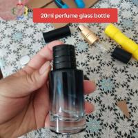 China Premium Gradient Glass Perfume Bottles with Fine Mist Sprayer (30ml, 50ml, 100ml) for sale