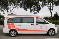 China Mercedes-Benz Medical Ambulance 2.0T Gasoline 7-Seat with 9-Speed Automatic Transmission and 2700mm Medical Cabin for sale
