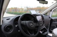 China Mercedes-Benz Medical Ambulance 2.0T Gasoline 7-Seat with 9-Speed Automatic Transmission and 2700mm Medical Cabin for sale