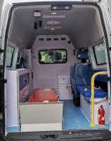 China Ford Transit Medical Ambulance 8-Seater Gasoline 2.0L 3300mm Wheelbase National VI Emission for sale