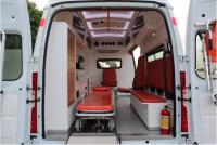 China Ford Long Axle Medical Emergency Ambulance 9-Seat Diesel 4×2 with 3750mm Wheelbase and 80L Fuel Tank for sale
