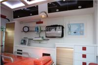 China Ford Long Axle Medical Emergency Ambulance 9-Seat Diesel 4×2 with 3750mm Wheelbase and 80L Fuel Tank for sale