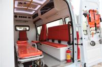 China Ford Long Axle Medical Emergency Ambulance 9-Seat Diesel 4×2 with 3750mm Wheelbase and 80L Fuel Tank for sale