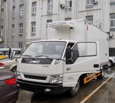 China Jiangling Refrigerated Cargo Van 4×2 Diesel 5MT 4495KG Total Mass with -18℃ Cooling System for sale