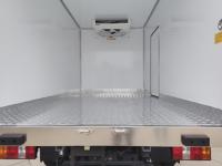 China Jiangling Refrigerated Cargo Van 4×2 Diesel 5MT 4495KG Total Mass with -18℃ Cooling System for sale