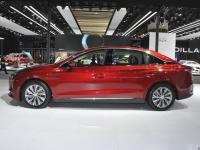 China Hongqi Pure Electric Sedan with 431km NEDC Range and 75kWh Battery - 5040mm Luxury Vehicle for sale