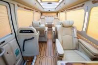 China Toyota Coaster 11-Seater Business Bus with 3956ml V6 Engine and 5-Speed Manual Transmission for sale