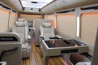 China Toyota Coaster 8-Seater Business Bus with 3956ml V6 Engine and 5-Speed Manual Transmission for sale