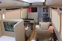 China Toyota Coaster 8-Seater Business Bus with 3956ml V6 Engine and 5-Speed Manual Transmission for sale