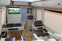 China Toyota Coaster 8-Seater Business Bus with 3956ml V6 Engine and 5-Speed Manual Transmission for sale