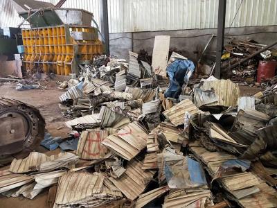China Horizontal Scrap Metal Shear With Feeding Conveyor 1200mm Blade Length for sale