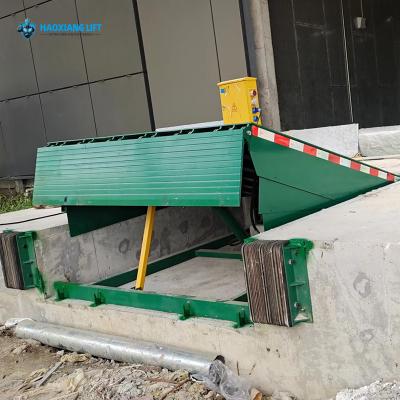 China Adjustable Loading Dock Lifts Leveler Plate A572 Steel For Truck Forklift Container for sale