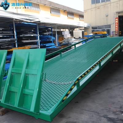 China Distribution Center Manual Mobile Loading Dock Ramps Leveler Custom Steel Frame for sale