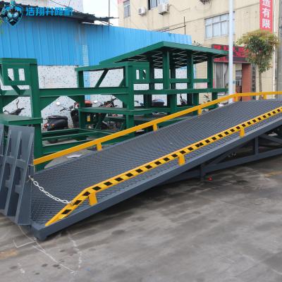 China Heavy Duty Manual Temporary Mobile Loading Dock Ramp Steel Bay For Truck for sale