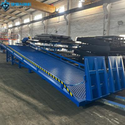 China Manual Dock Ramp Adjusts To Carriage Height Aids Forklifts Diamond Net Ensures Durability for sale