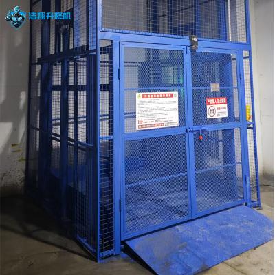 China Hydraulic Cargo Lift Heavy Duty Warehouse Lift Platform Customizable Size for sale