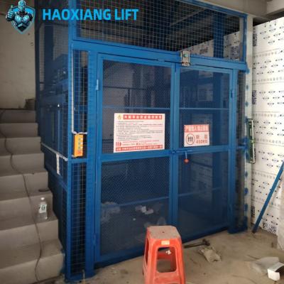 China Four-fold Door & Diamond Mesh Protected Hydraulic Freight Elevator 2 Tons 6M for Industrial Indoor Custom Use for sale