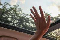 China CHIYAN-H1 3-6mm High Alumino-Silicate Glass for Vehicle Sunroof with 900 MPa Compressive Strength for sale