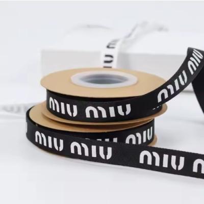 China Customized Logo Printing 13mm Grosgrain Ribbon Roll in Black White for Bottle Flowers for sale