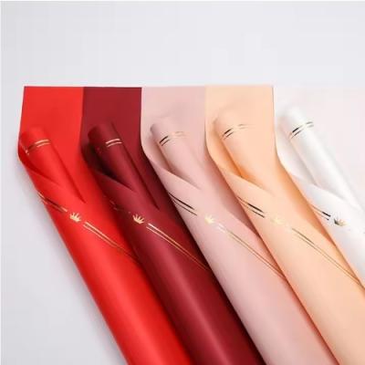 China 50g Waterproof Flower Wrapping Paper with Crown Pattern Customized Gift Packaging for sale
