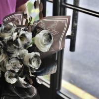 China Waterproof Flower Shop Flower Wrapping Paper featuring Lizhiran Lily of the Valley Design 56*56cm for sale