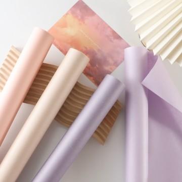 China Mutiple Color Paper Kraft Paper Thickened Wedding Flower Packaging Material with Nice Toughness and Pure Color Design for sale