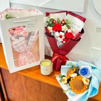 China 520 Mother's Day Bouquet Woolen Knitted Handmade Flowers for Graduation Season for sale