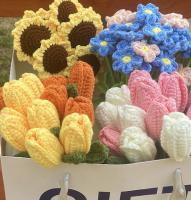China 20x35cm Realistic Knitted Yarn Flower Bouquet with Multiple Color Choices for sale