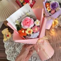 China Creative gifts for Valentine's Day and Teachers' Day rose woolen flower bouquets sunflower knitted flowers handmade finished products as birthday gifts for sale
