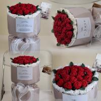 China Bubble Roses Handmade Knitted Woolen Flower Bouquets Creative Flower Bouquets for Teachers and Moms on International Women's Day and Teachers' Day for sale