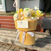 China Pineapple Bear Plush Doll Flower Bouquets Given to Girlfriends as Birthday Gifts and Graduation Gifts on May 20th and Qixi Festival Valentine's Day for sale