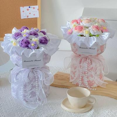 China Qixi Festival Gifts Knitted Rose Flower Bouquets Gradient Rose Flowers Gifts for Girlfriend on Valentine's Day for sale