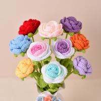 China Handmade Knitted Rose Artificial Flowers, Crochet Floral Bouquet, DIY Yarn Knitting, Handcrafted Hook Flower Arrangement for sale