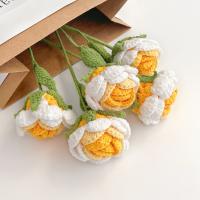 China Handmade Crochet Gradient Rose Artificial Flowers, Floral Decor, Hyper-Realistic Blooms for Festive Gifting for sale