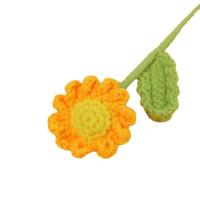 China Multiple Color Handmade Crochet Daisy Flower Bouquet Creative Artificial Flowers Perfect Valentine's Day Gift for Best Friend for sale