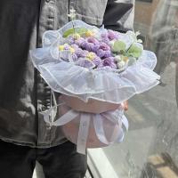 China Birthday Gift Handmade Knitted Woolen Flower Bouquet Roses Gift for Girls and Best Friends Graduation Finished Product Creative Valentine's Day and for Teachers for sale