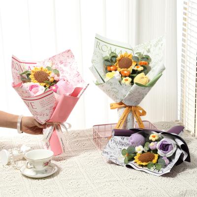 China 20x35cm Hand-Knitted Bouquet Sunflower and Rose Simulation Wool in Multiple Colors Ideal for Valentine's Day and Birthdays for sale