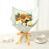 China 20x35cm Hand-Knitted Bouquet Sunflower and Rose Simulation Wool in Multiple Colors Ideal for Valentine's Day and Birthdays for sale