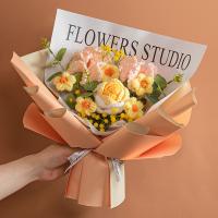 China 40x30cm Carnation Knitted Yarn Bouquet Beautiful Mother's Day Present for sale