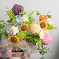 China Teacher's Day Gift / Mother's Day Present - Practical Pen with Knitted Sunflower Bouquet for sale