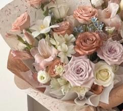China Petal kraft paper retro mixed with Dongba paper flower packaging paper for sale