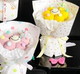 China Thickened cowhide, playful and colorful flower packaging paper for sale