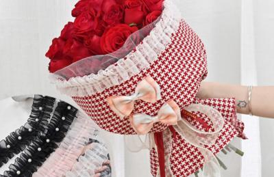 China Wholesale flower packaging materials, flower shop, small fragrance style, round fabric bouquet decoration, wave pleated ribbon bouquet packaging for sale