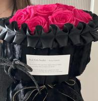 China Cake skirt edge small fragrant wind flower bouquet packaging fresh flower bouquet packaging white skirt edge wrinkled ribbon DIY material for sale