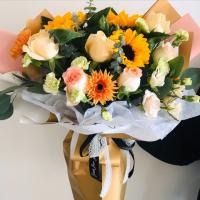China Factory direct sales of light luxury series double-sided golden paper flower materials, Korean-style bouquet wrapping paper, flower shop wrapping paper for sale