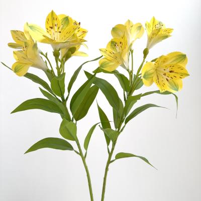 China A light luxury flower bouquet decoration for the living room and dining table with simulated daffodils for sale