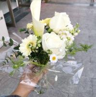 China Wholesale transparent dust-proof cellophane, flower bouquet gift wrapping paper, waterproof plastic paper, flower shop packaging materials for sale
