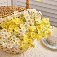 China Wholesale of small Daisy artificial flowers, European-style dining table decorations, chamomile bouquets, flower art and silk flowers for sale
