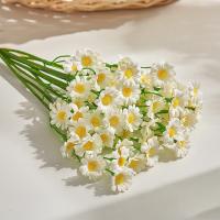 China Wholesale of small Daisy artificial flowers, European-style dining table decorations, chamomile bouquets, flower art and silk flowers for sale