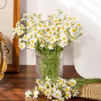 China Wholesale of small Daisy artificial flowers, European-style dining table decorations, chamomile bouquets, flower art and silk flowers for sale